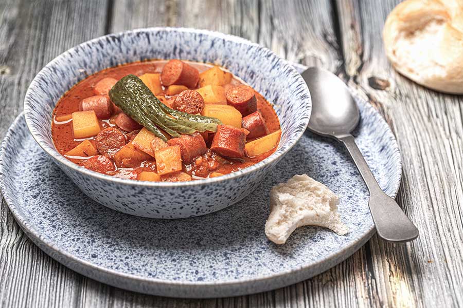 Würstlgulasch » Das Rezept von GÜNSTIG KOCHEN