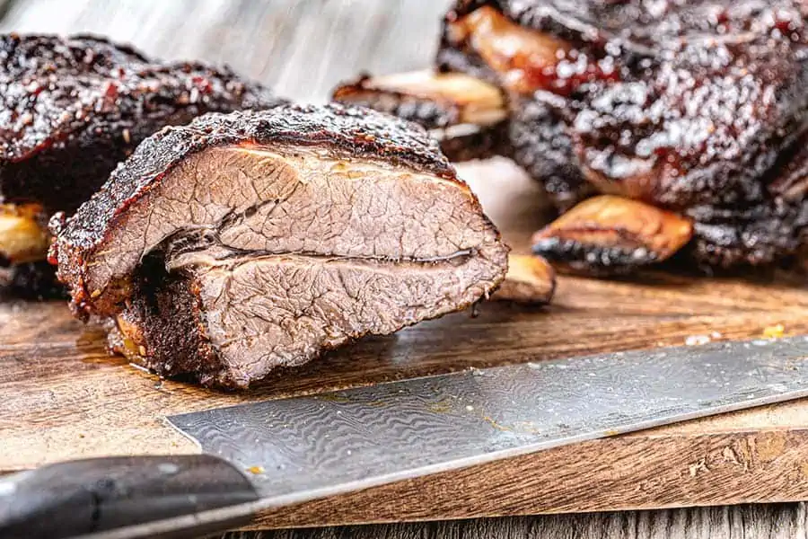 Einfache Zubereitung von geschmorten Short Ribs im Backofen